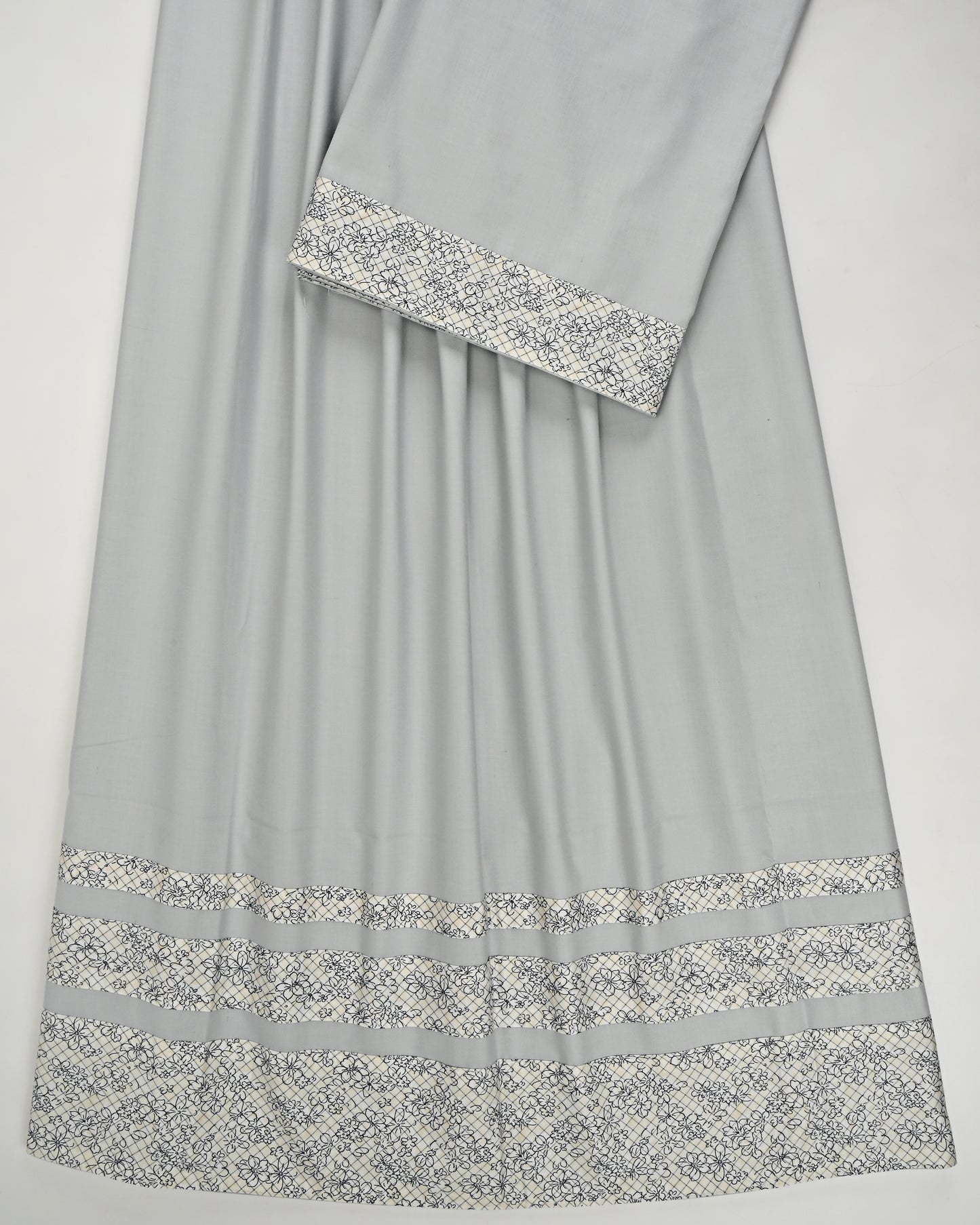 Light Grey Ohbat Rida With Floral Panel & Patta – AL-Vard Collection