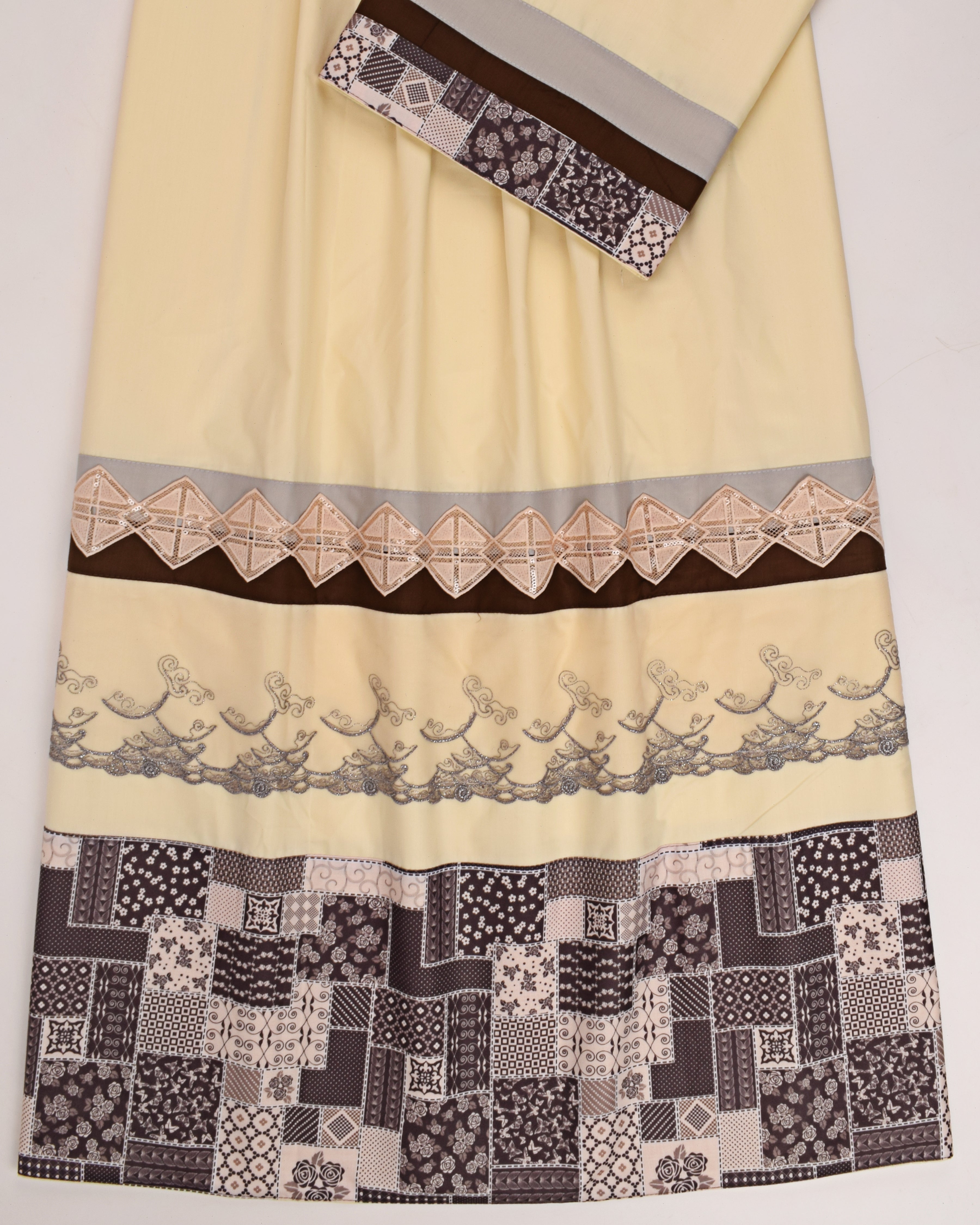 Cream Rida With Smart Box Design Panel & Smart Lace – AL-Vard Collection